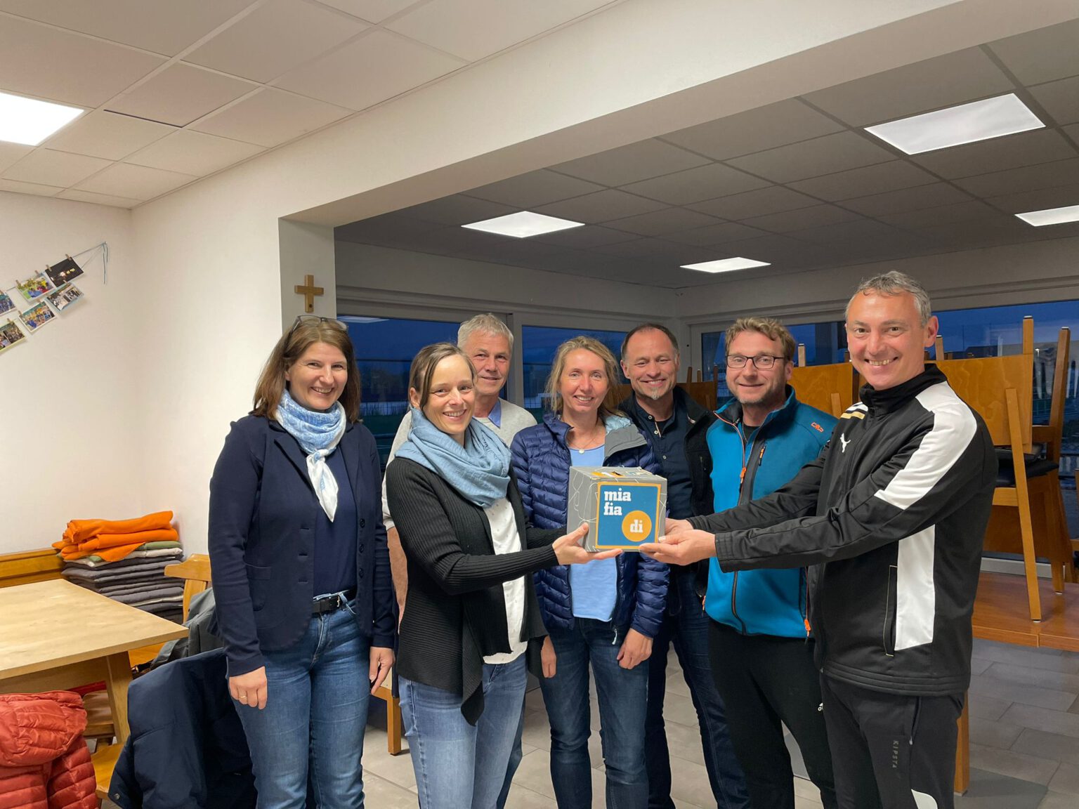 Geschenkemarkt-Team übergibt 500 Euro an mia fia di – mia fia di e.V.